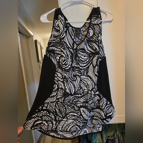 Worthington | Tops | Black And White Abstract Tank Top | Poshmark